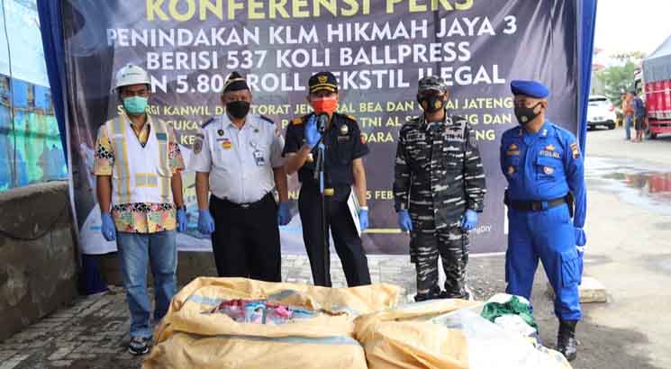 Bea Cukai dan TNI Gagalkan Penyelundupan Tekstil Asal Malaysia